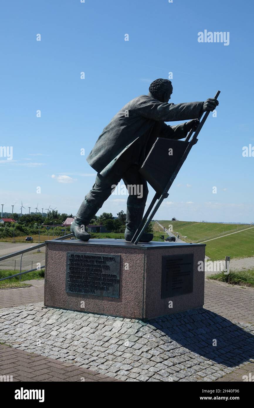 Dike builder monument in Dorum-Neufeld Stock Photo - Alamy