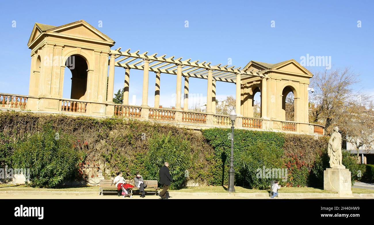 Diagonal columns design hi-res stock photography and images - Alamy