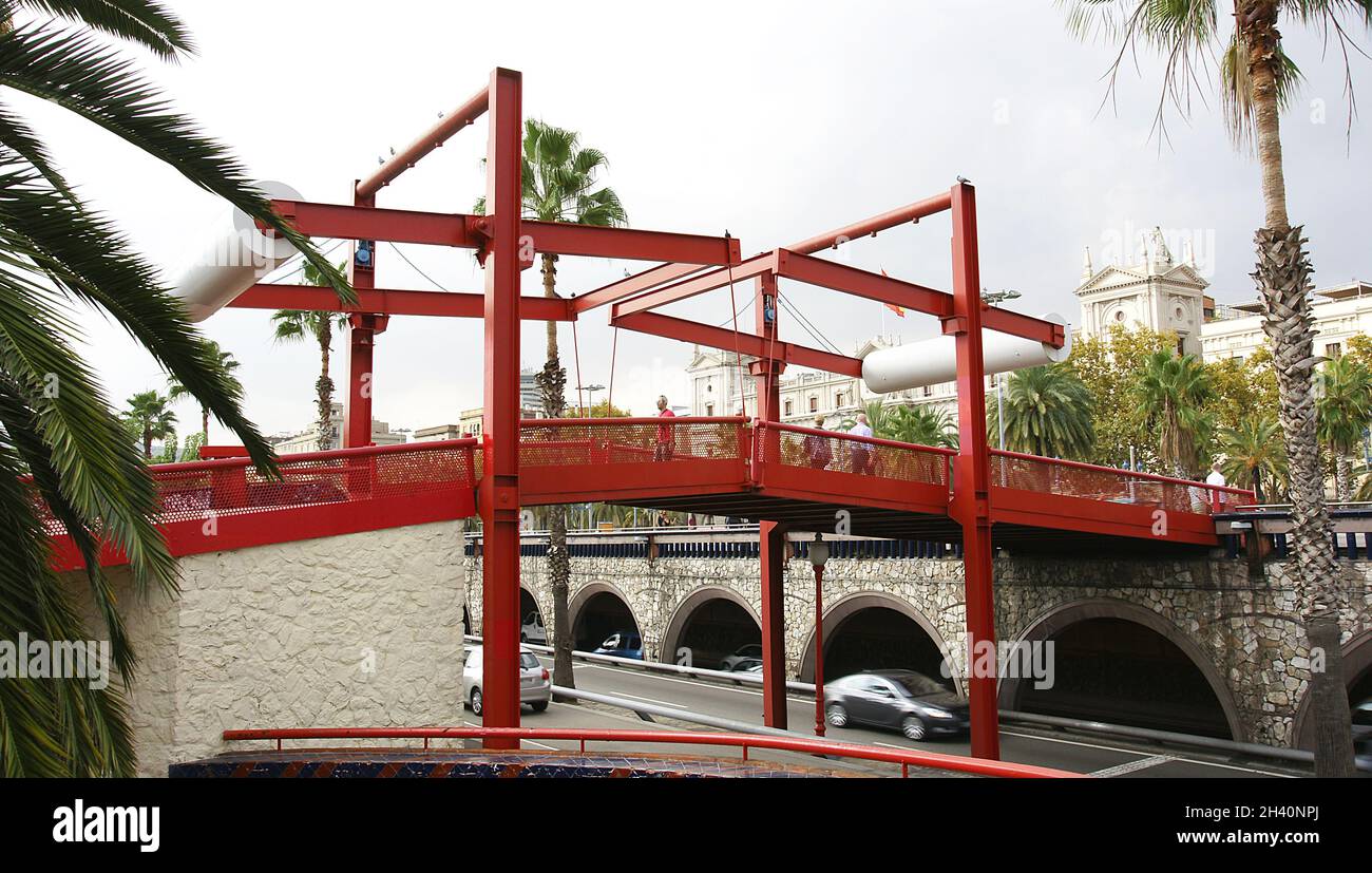 Red bridge barcelona hi-res stock photography and images - Alamy