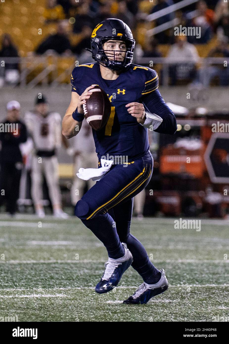 Berkeley, CA U.S. 30th Oct, 2021. A. California quarterback Chase ...