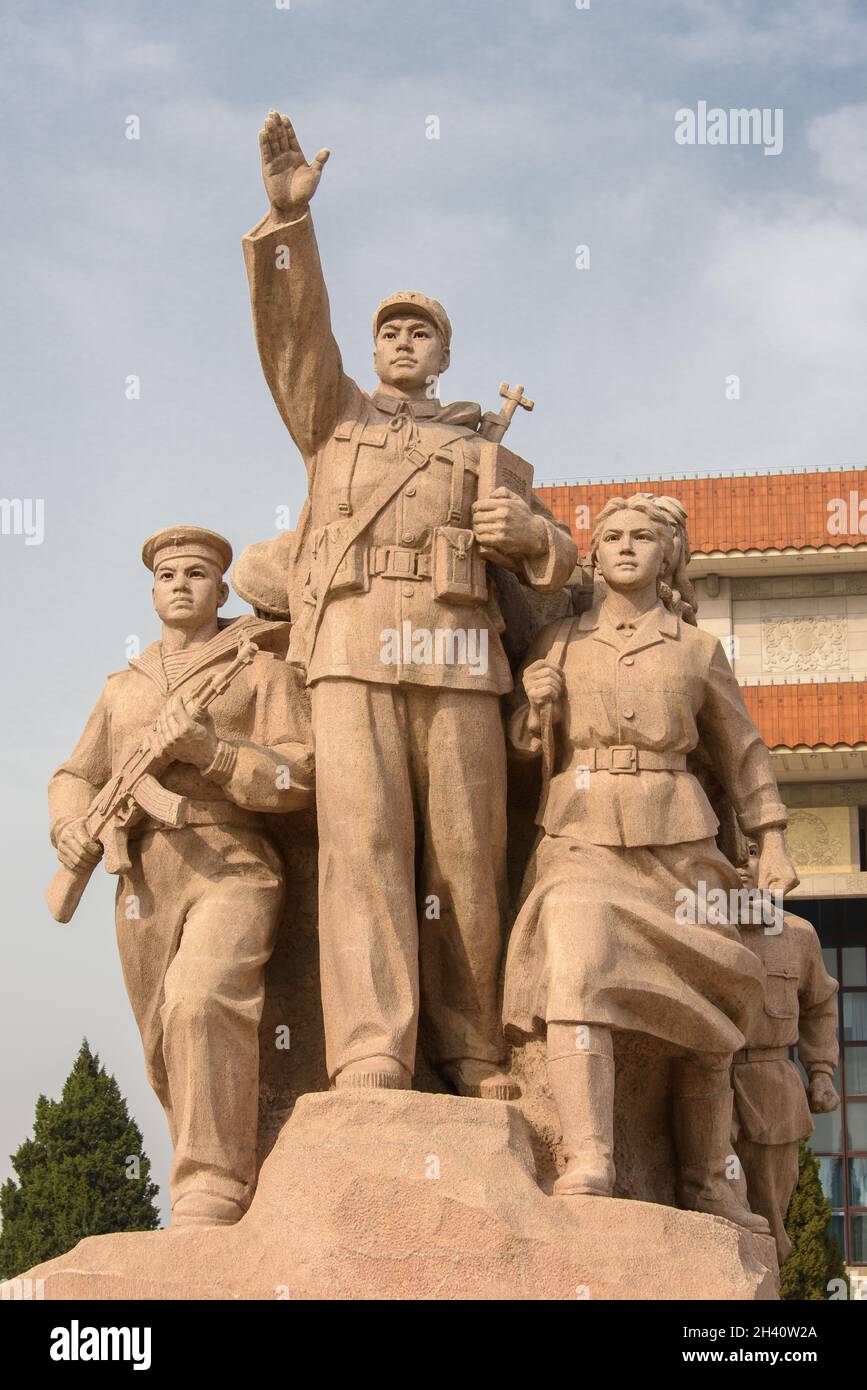 Statue in Tienanmen Square Stock Photo - Alamy