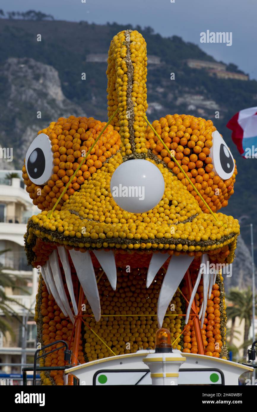 Fish parade float hi-res stock photography and images - Alamy
