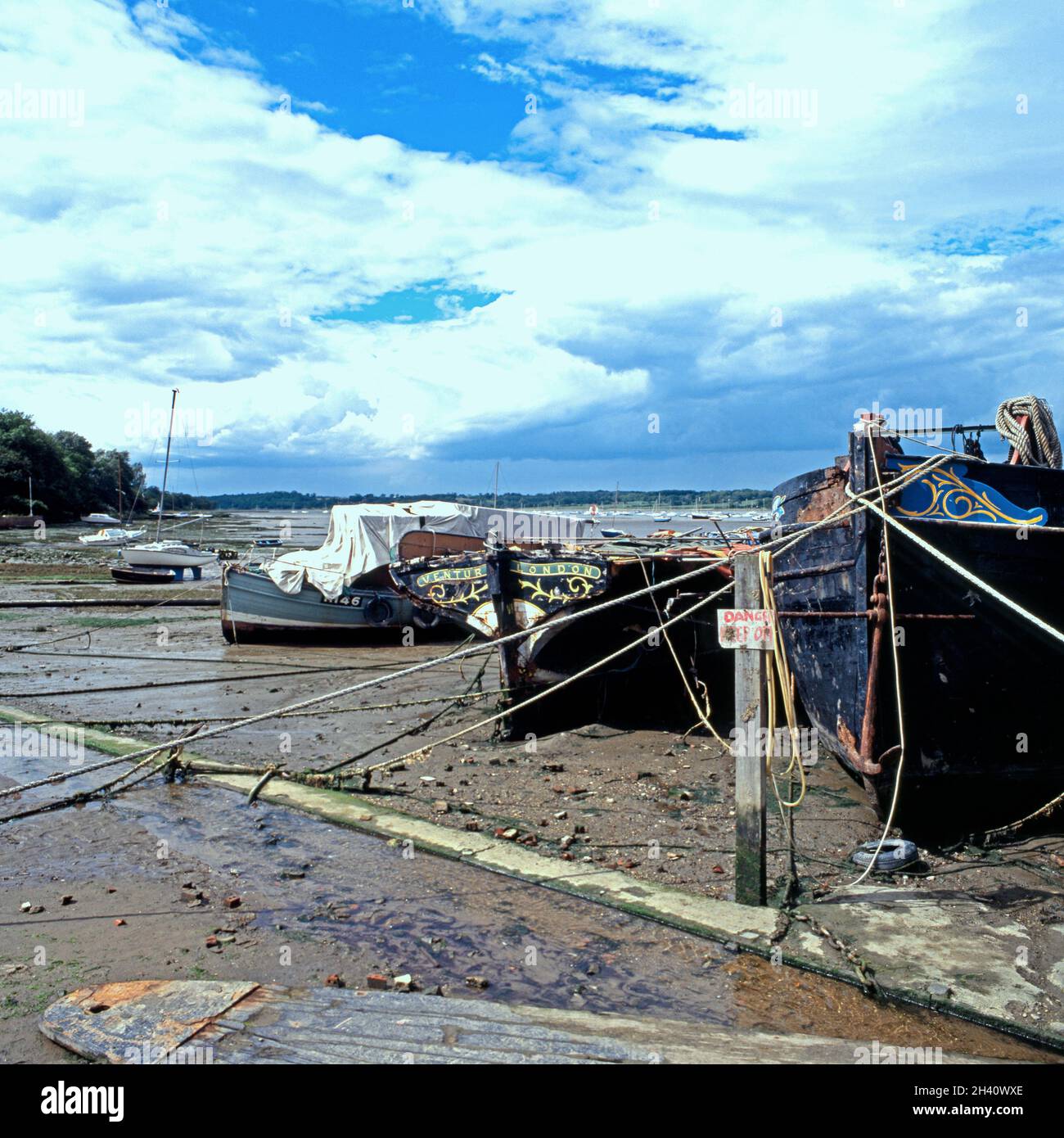 Thames barges moored on the River Orwell shoreline at low tide, Pin ...
