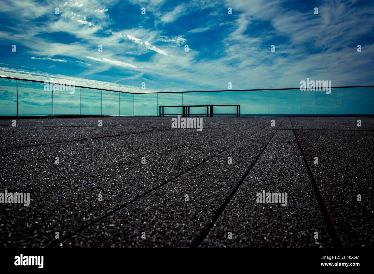 Glass railings hi-res stock photography and images - Alamy