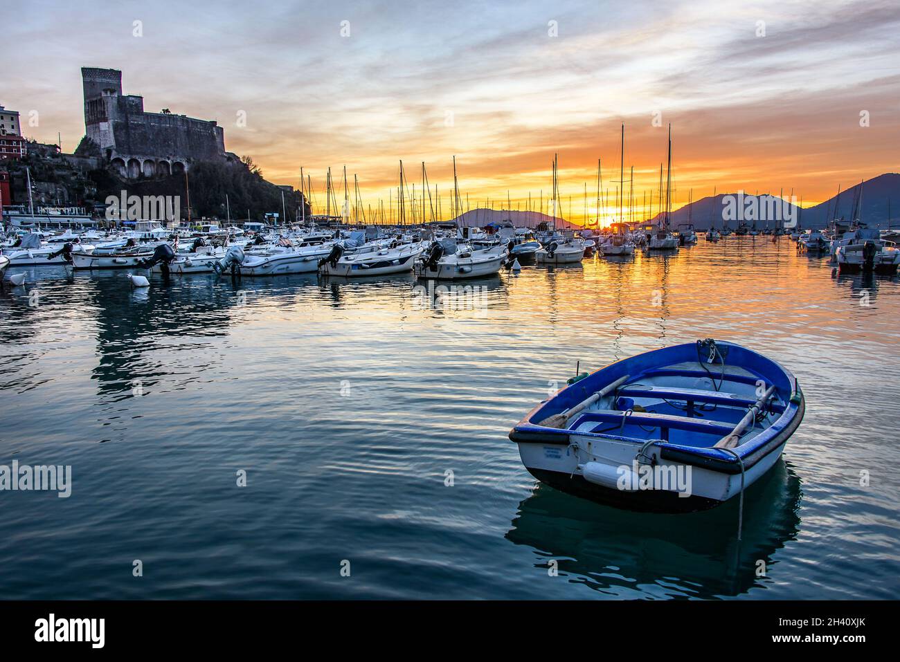 Golfo di lerici hi-res stock photography and images - Alamy