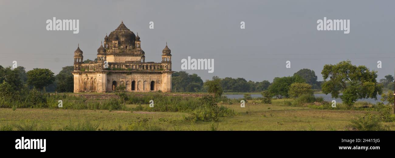 Little temple hi-res stock photography and images - Alamy