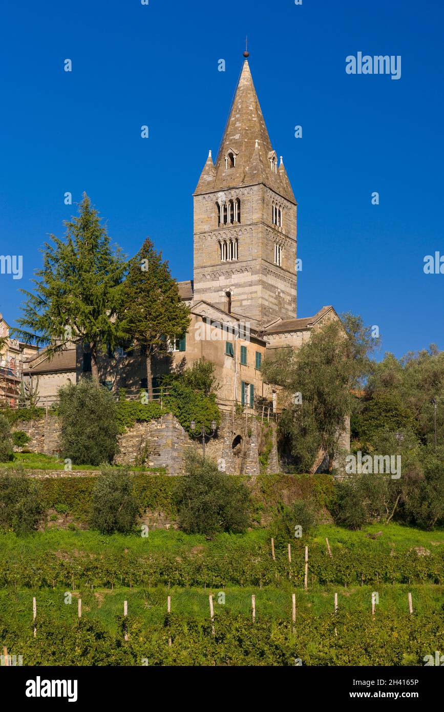 Fieschi basilica san salvatore bell hi-res stock photography and images ...