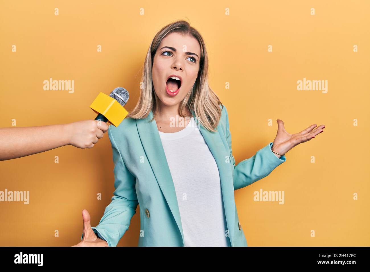 Angry scream at reporter hi-res stock photography and images - Alamy