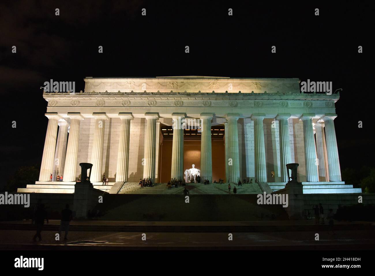 Lincoln memorial night view hi-res stock photography and images - Alamy