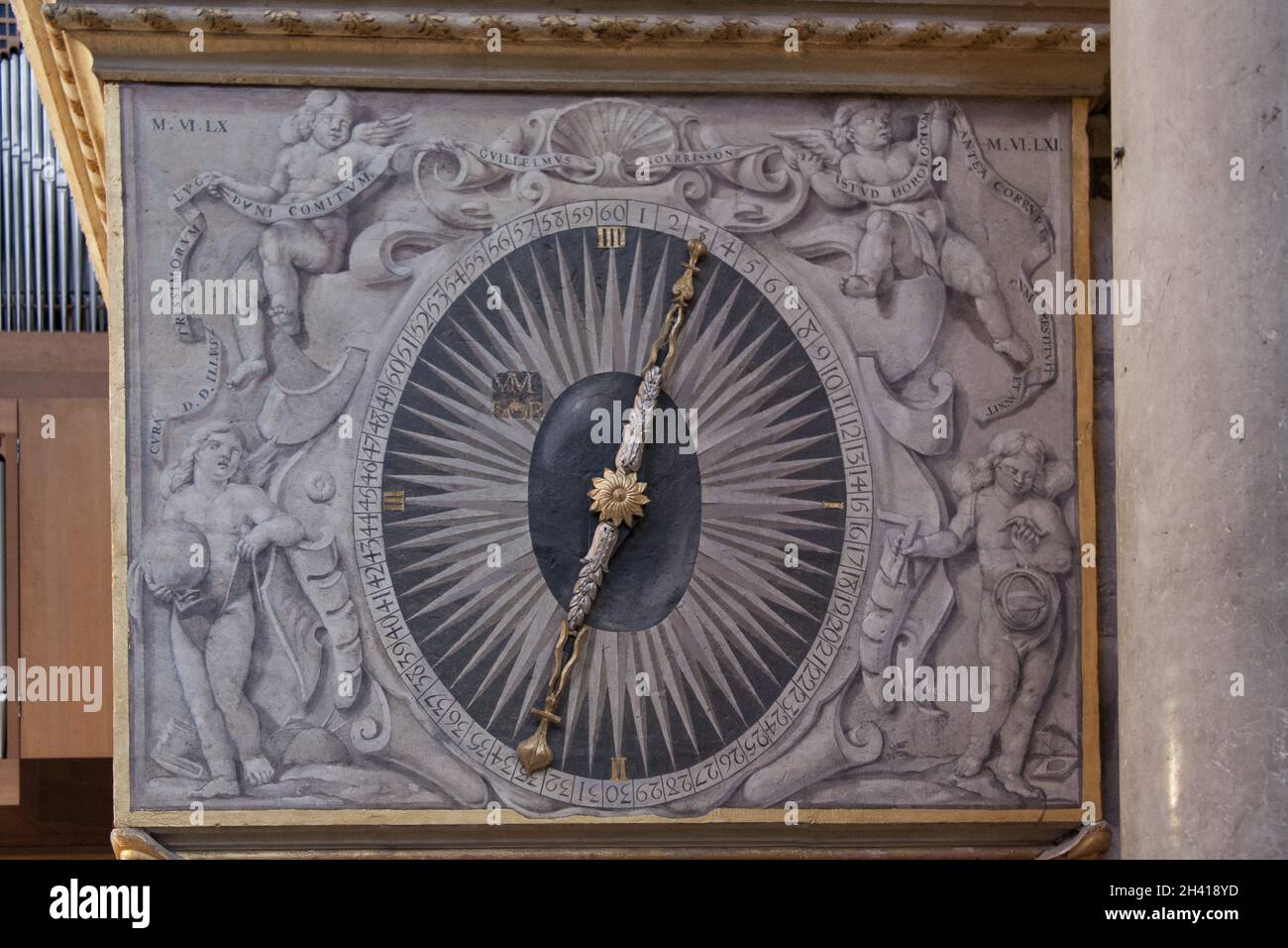 Antique clock angel hi-res stock photography and images - Alamy