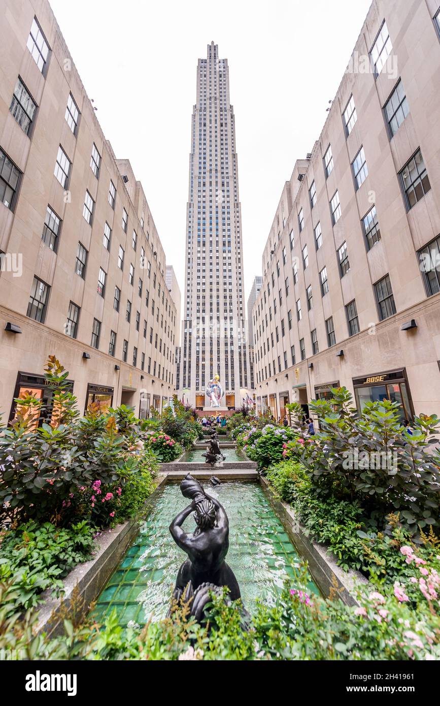 Rockfeller center hi-res stock photography and images - Alamy