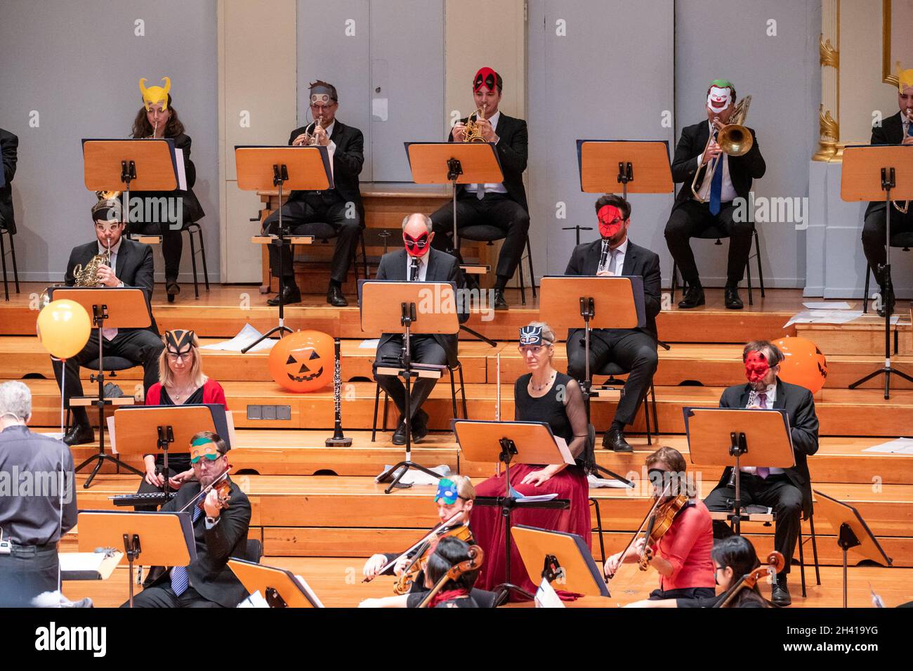 Hamburg, Germany. 31st Oct, 2021. Musicians of the Hamburg Symphony ...