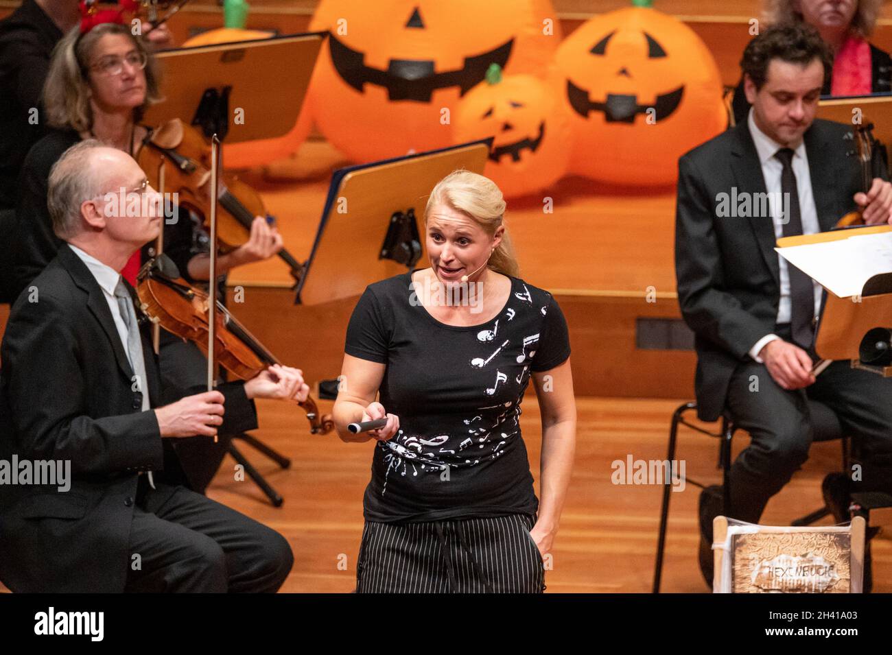 Singa gätgens hi-res stock photography and images - Alamy