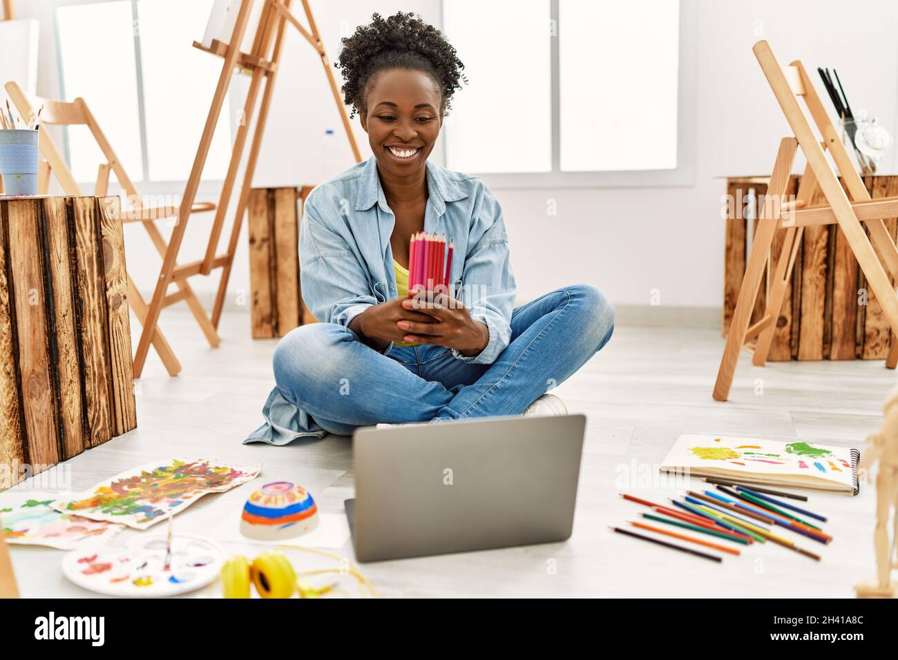 African pencil drawing canvas hi-res stock photography and images - Alamy