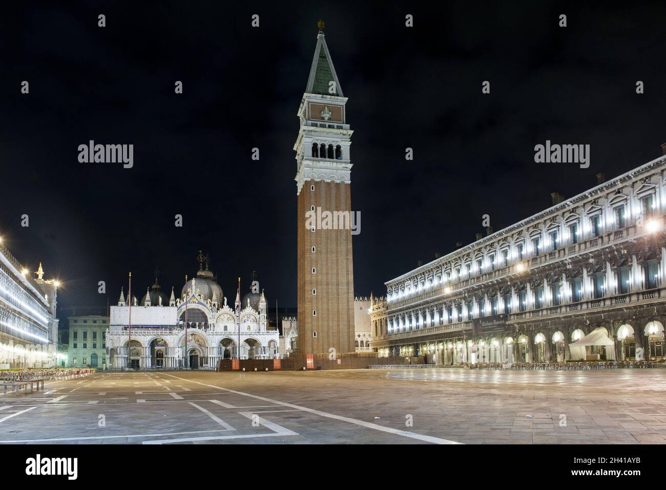 Piazza san marco basilica hi-res stock photography and images - Alamy