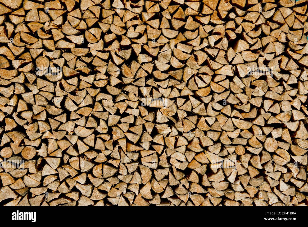 Stack of firewood Stock Photo - Alamy
