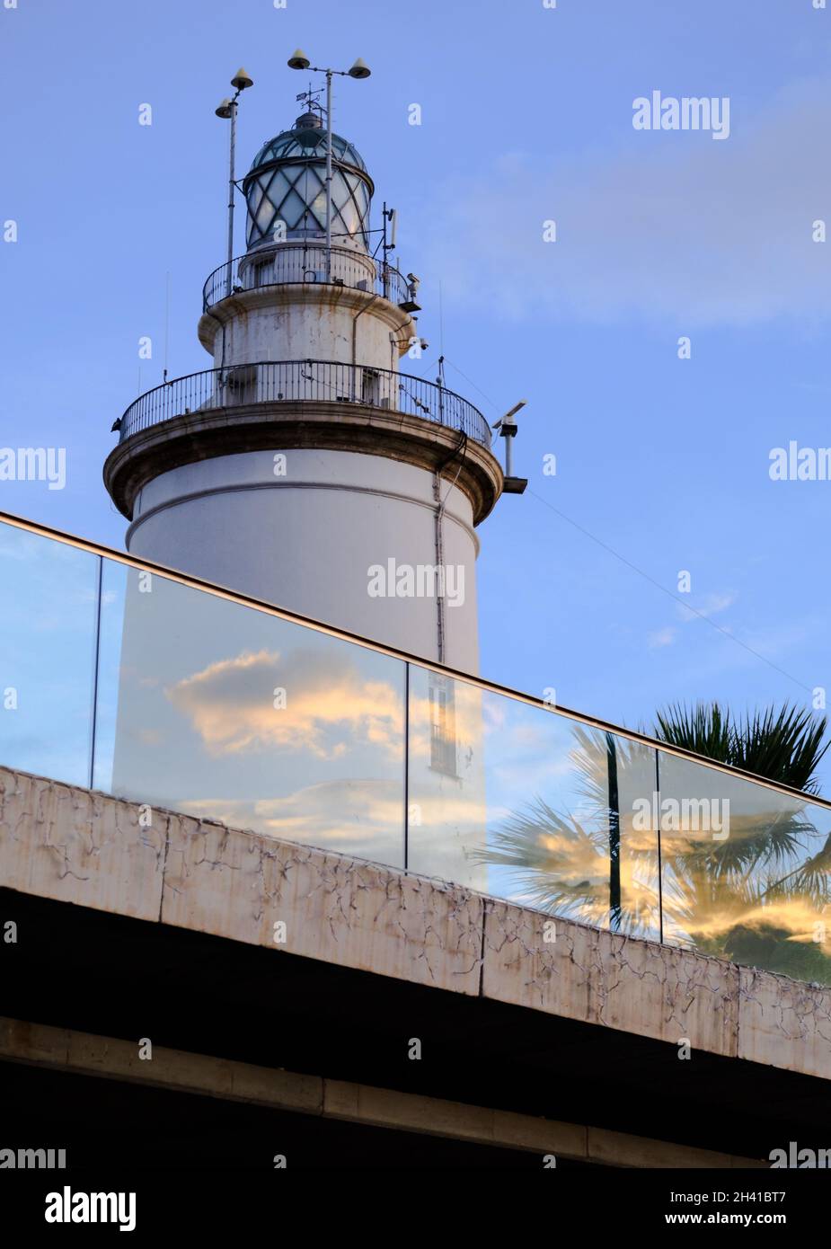 Muelle del puerto de malaga hi-res stock photography and images - Alamy