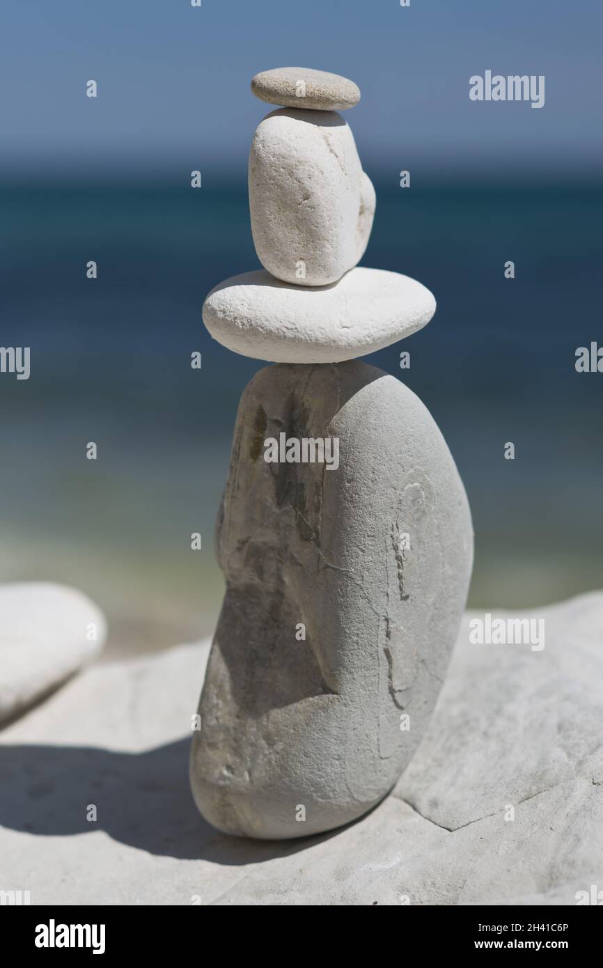 Stacked beach stones hi-res stock photography and images - Alamy