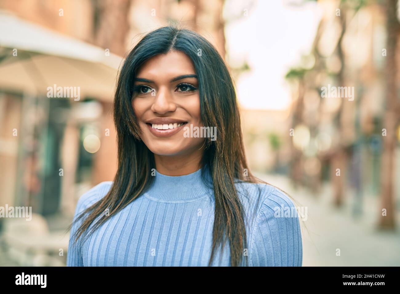 Beautiful hispanic woman smiling confient at the city Stock Photo - Alamy
