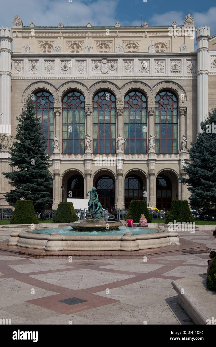 Landmark concert hall hi-res stock photography and images - Alamy