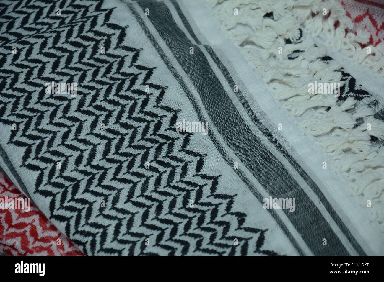 Traditional tissue black(red) and white arabic man's head scarf Shemagh ...