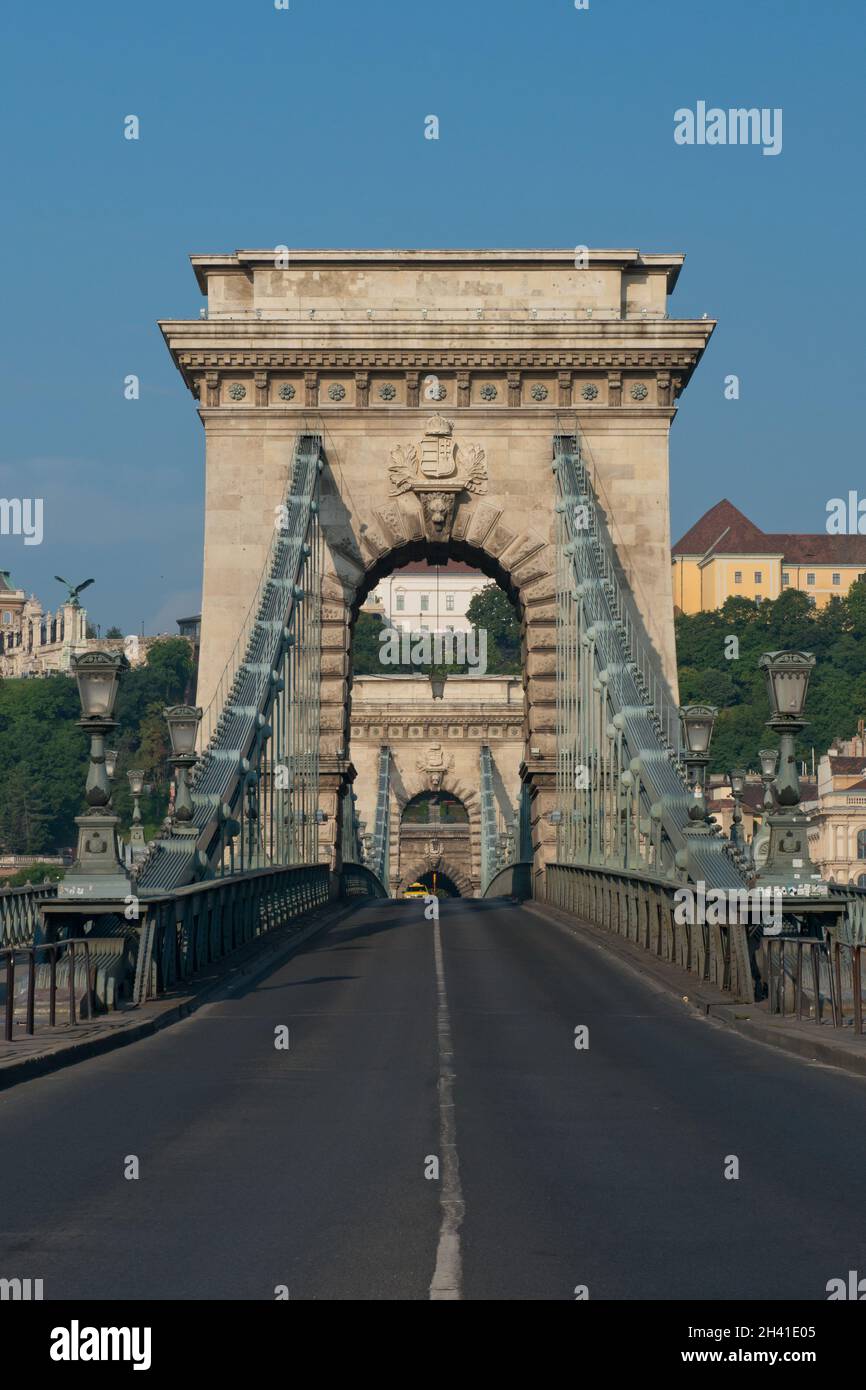 Chain bridge bank hi-res stock photography and images - Alamy