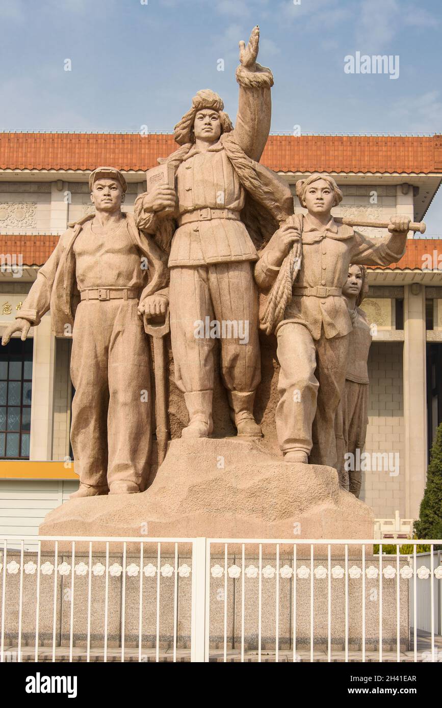 Statue in Tienanmen Square Stock Photo - Alamy
