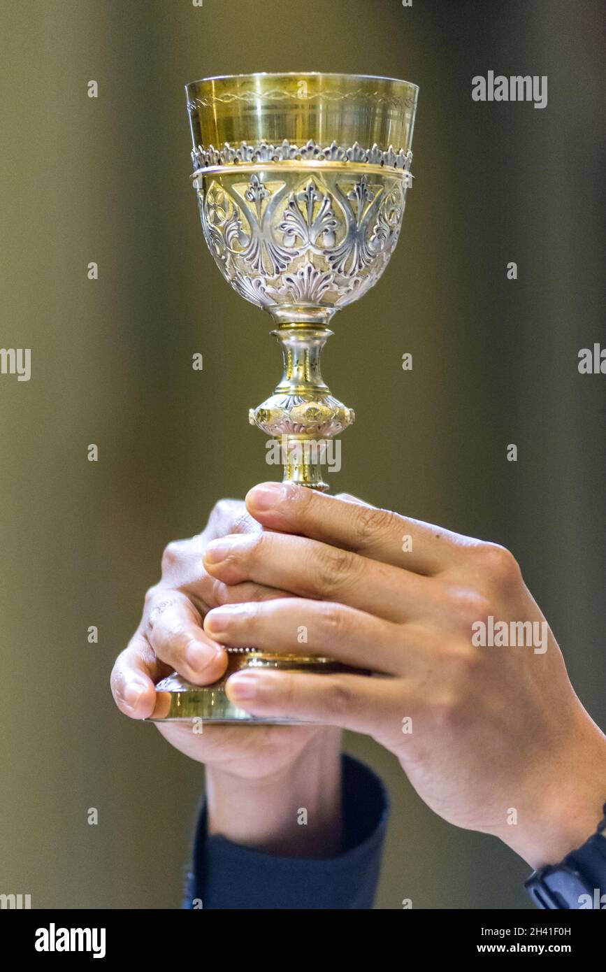 Eucharist chalice hi-res stock photography and images - Alamy