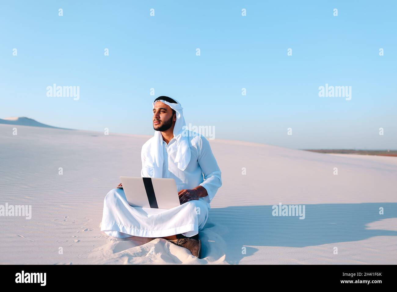 Laptop computer on desert sand hi-res stock photography and images - Alamy