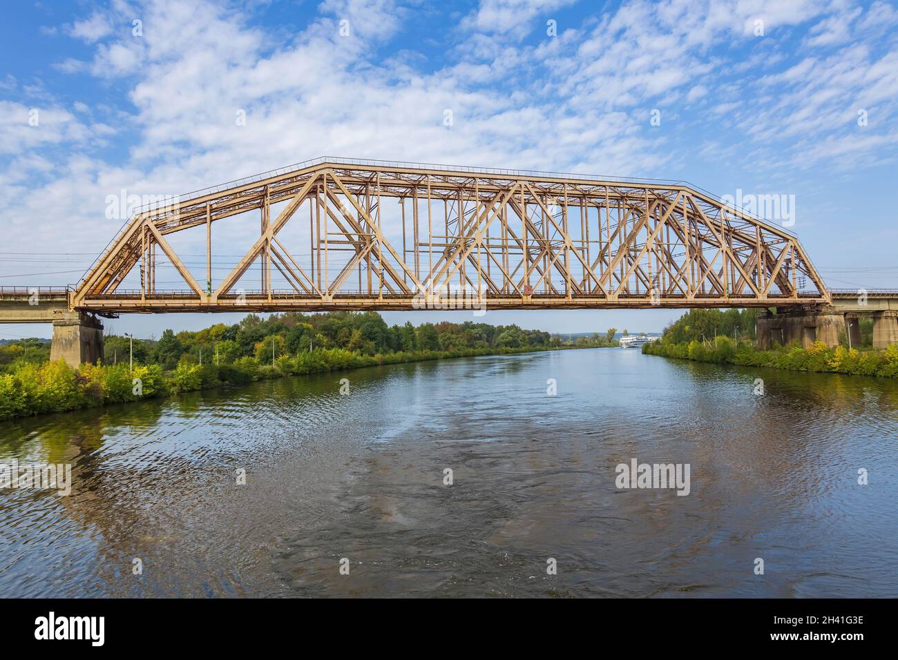 Blue iron bridge architecture hi-res stock photography and images - Alamy
