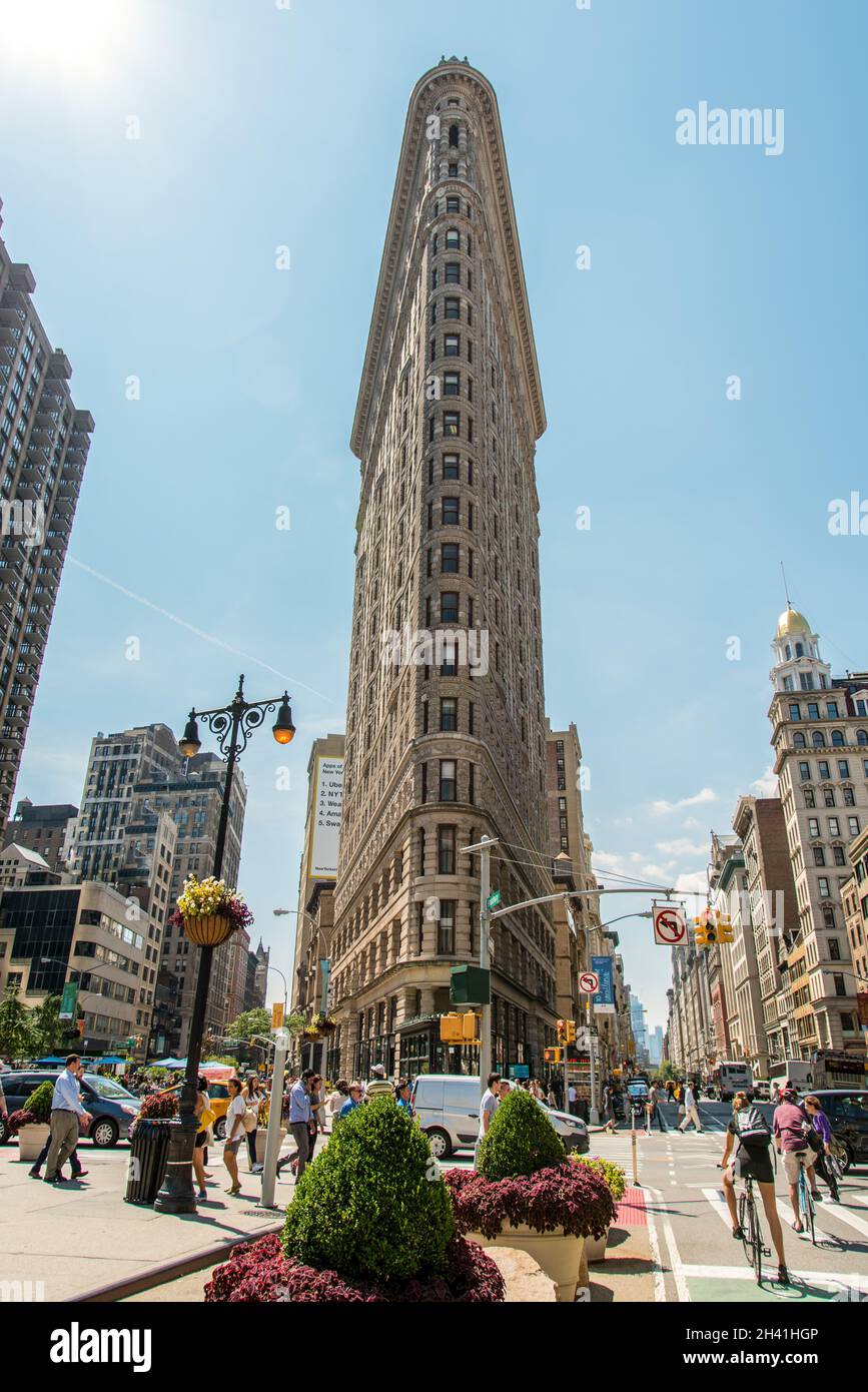 Slender skyscraper hi-res stock photography and images - Alamy