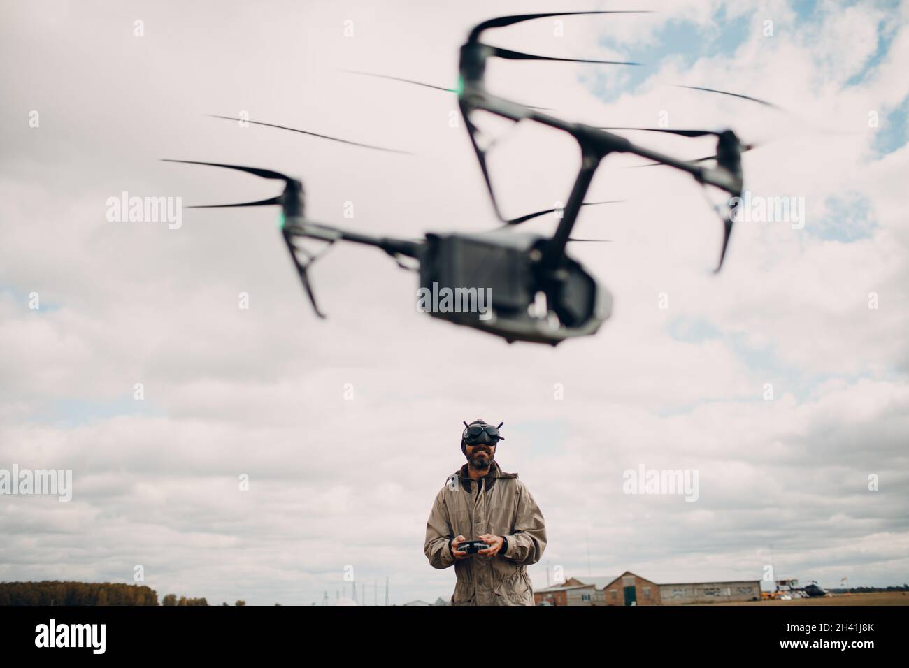 Man controlling fpv quadcopter drone with goggles antenna remote ...