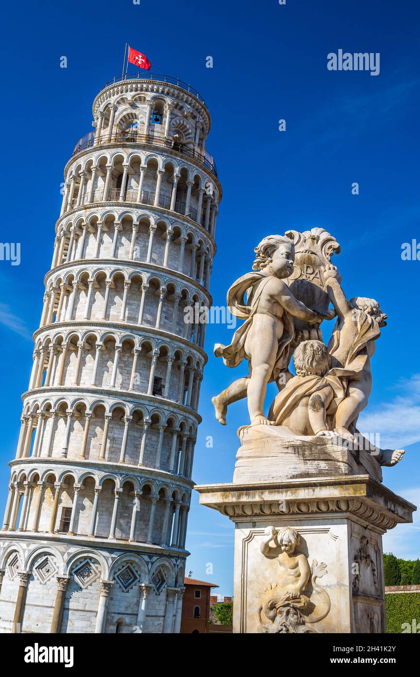 Leaning statue hi-res stock photography and images - Alamy