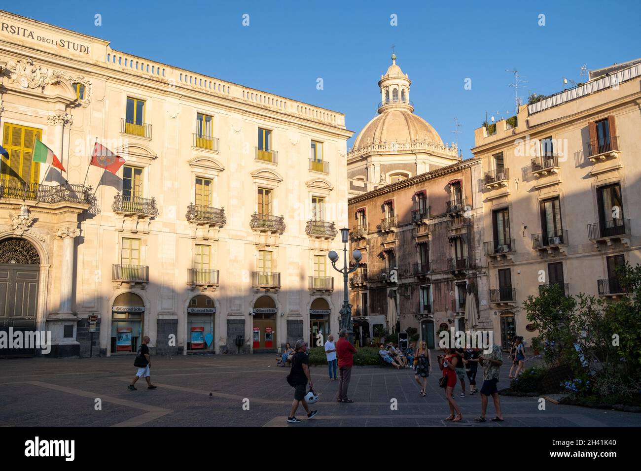 Narrow streets catania italy hi-res stock photography and images - Alamy