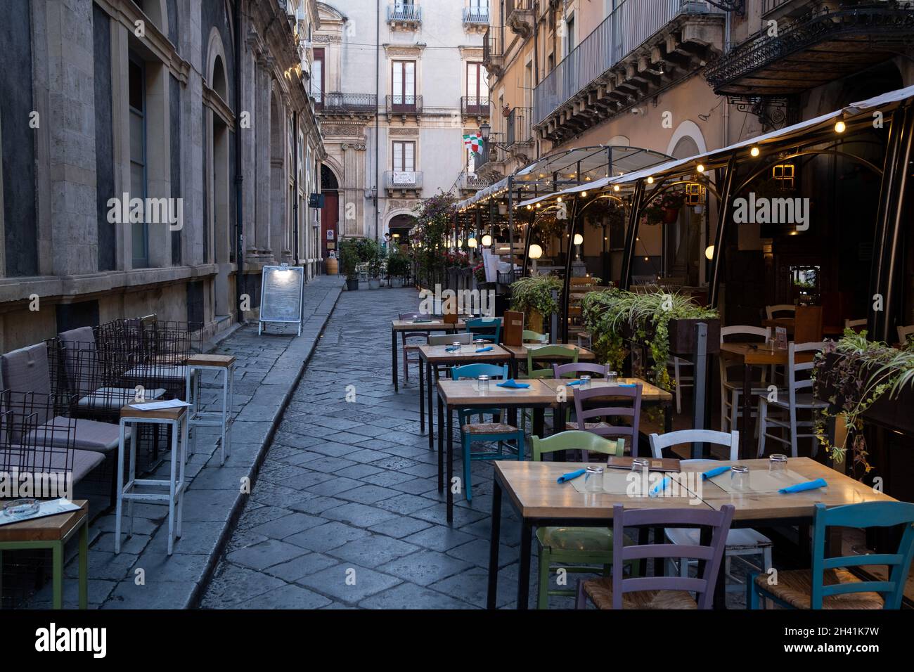 Narrow streets catania italy hi-res stock photography and images - Alamy