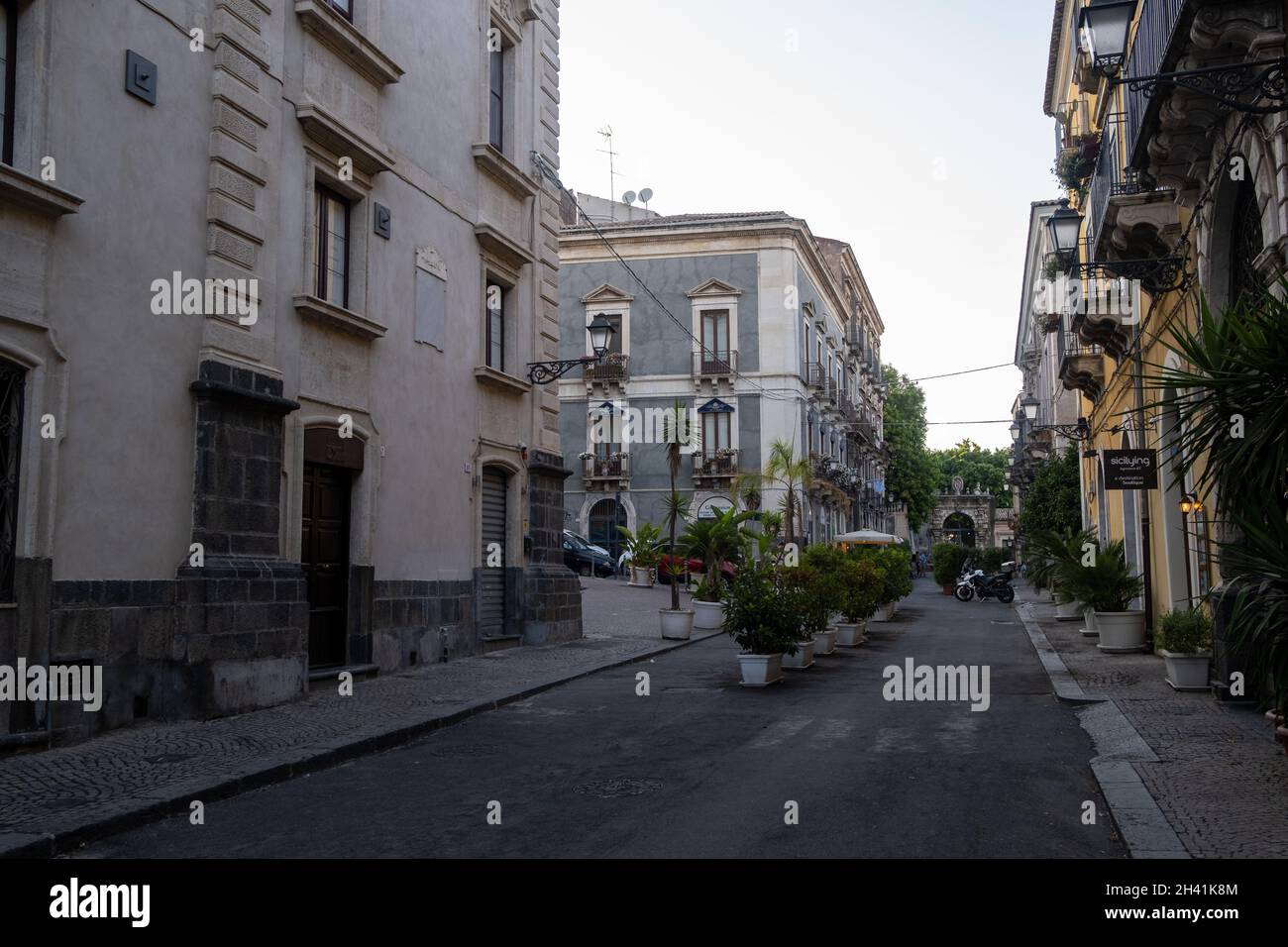 Catania, Sicily - 17 July 2021: old town Catania, street and buildings ...