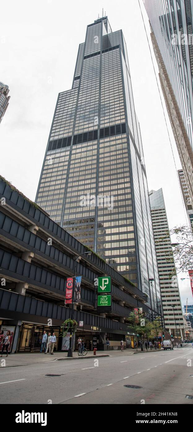 Panorama of the Willis tower in Chicago, USA Stock Photo - Alamy