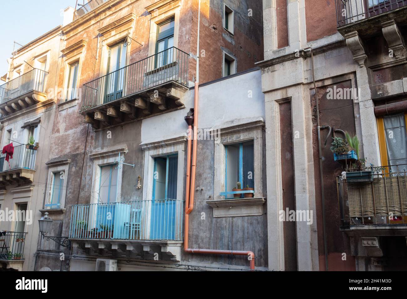 Catania, Sicily - 17 July 2021: old town Catania, street and buildings ...