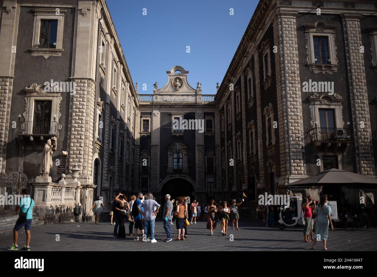 Catania, Sicily - 17 July 2021: old town Catania, street and buildings ...