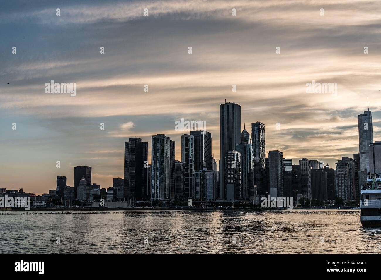 Chicago skyline at sunrise hi-res stock photography and images - Alamy
