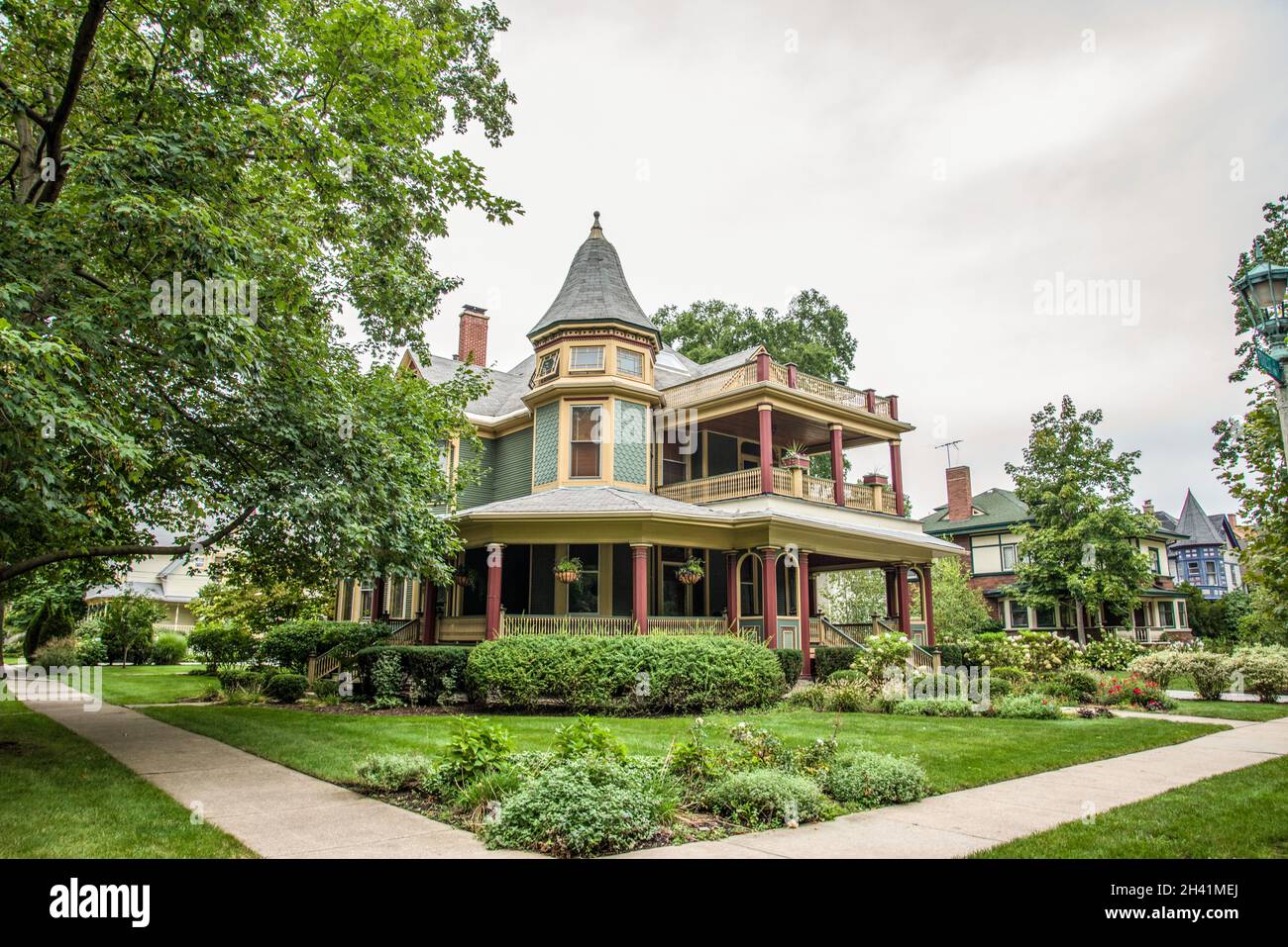 Typical american house hi-res stock photography and images - Alamy