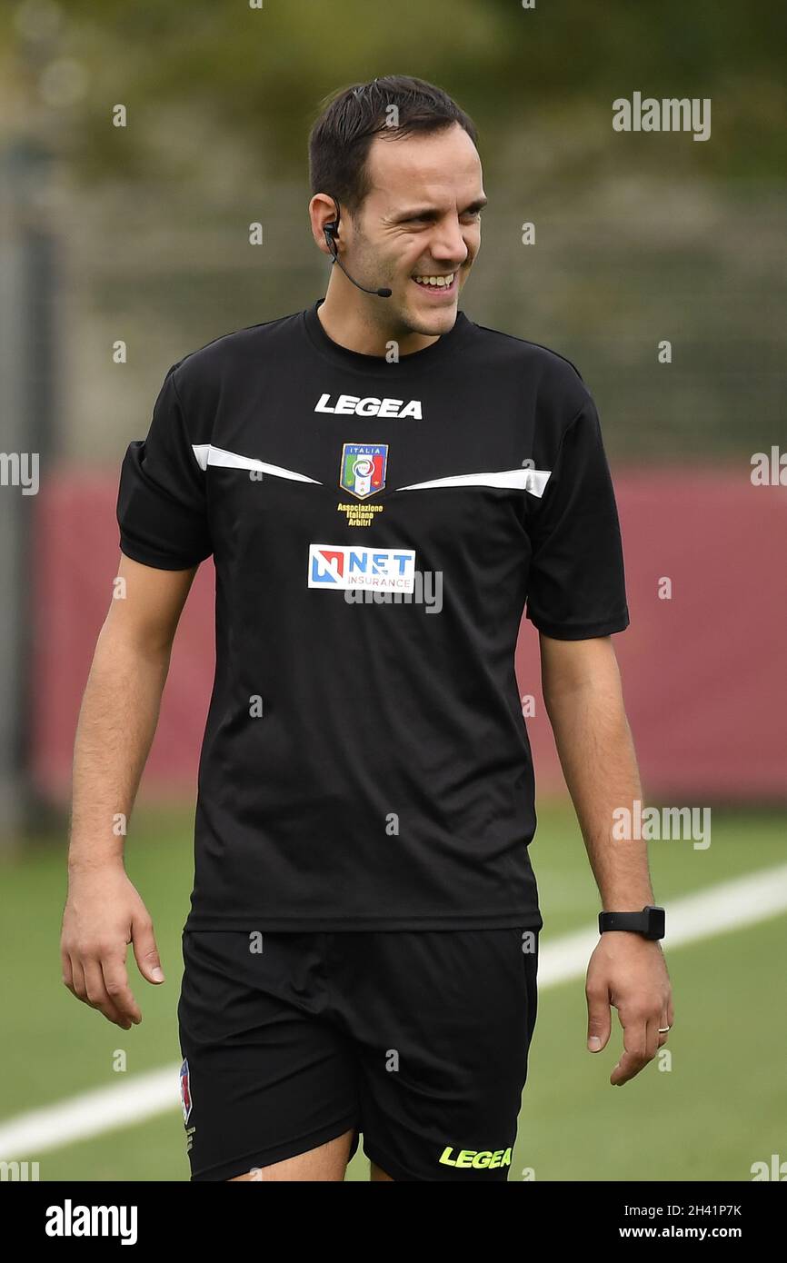 Women assistant referee hi-res stock photography and images - Alamy