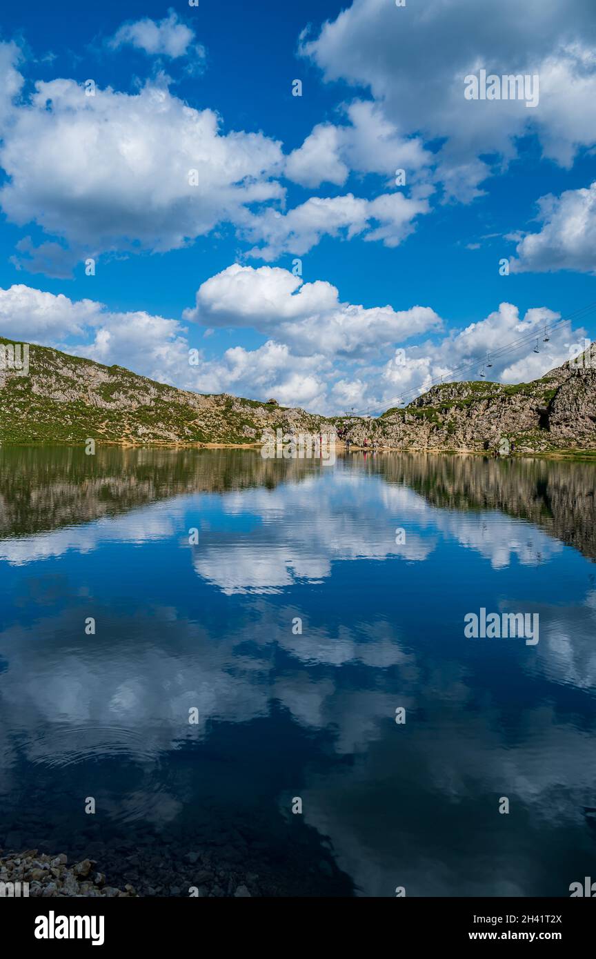 Alpine lake reflection hi-res stock photography and images - Alamy