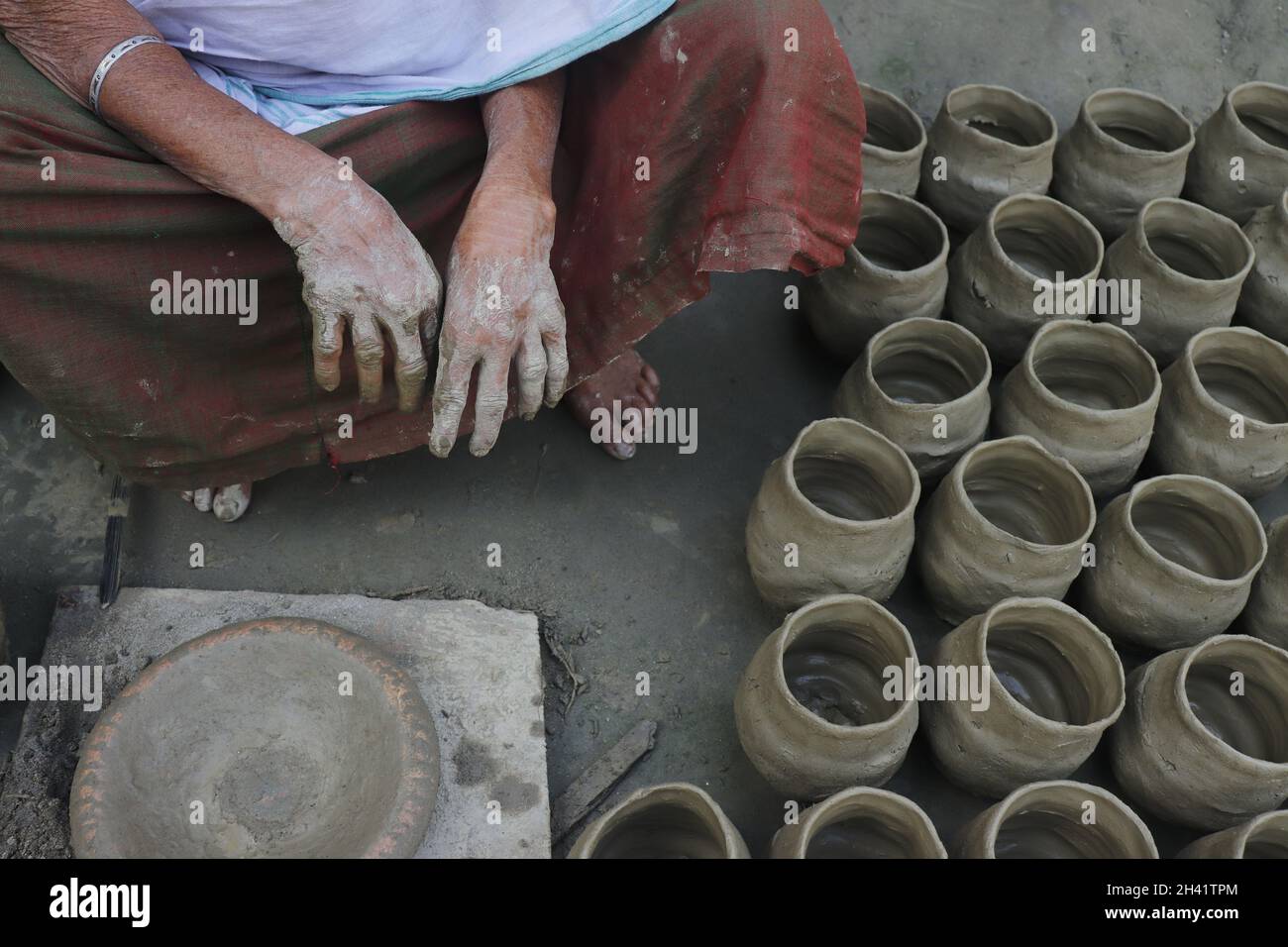 Majuli pottery Making . Majuli shalmora village Stock Photo - Alamy