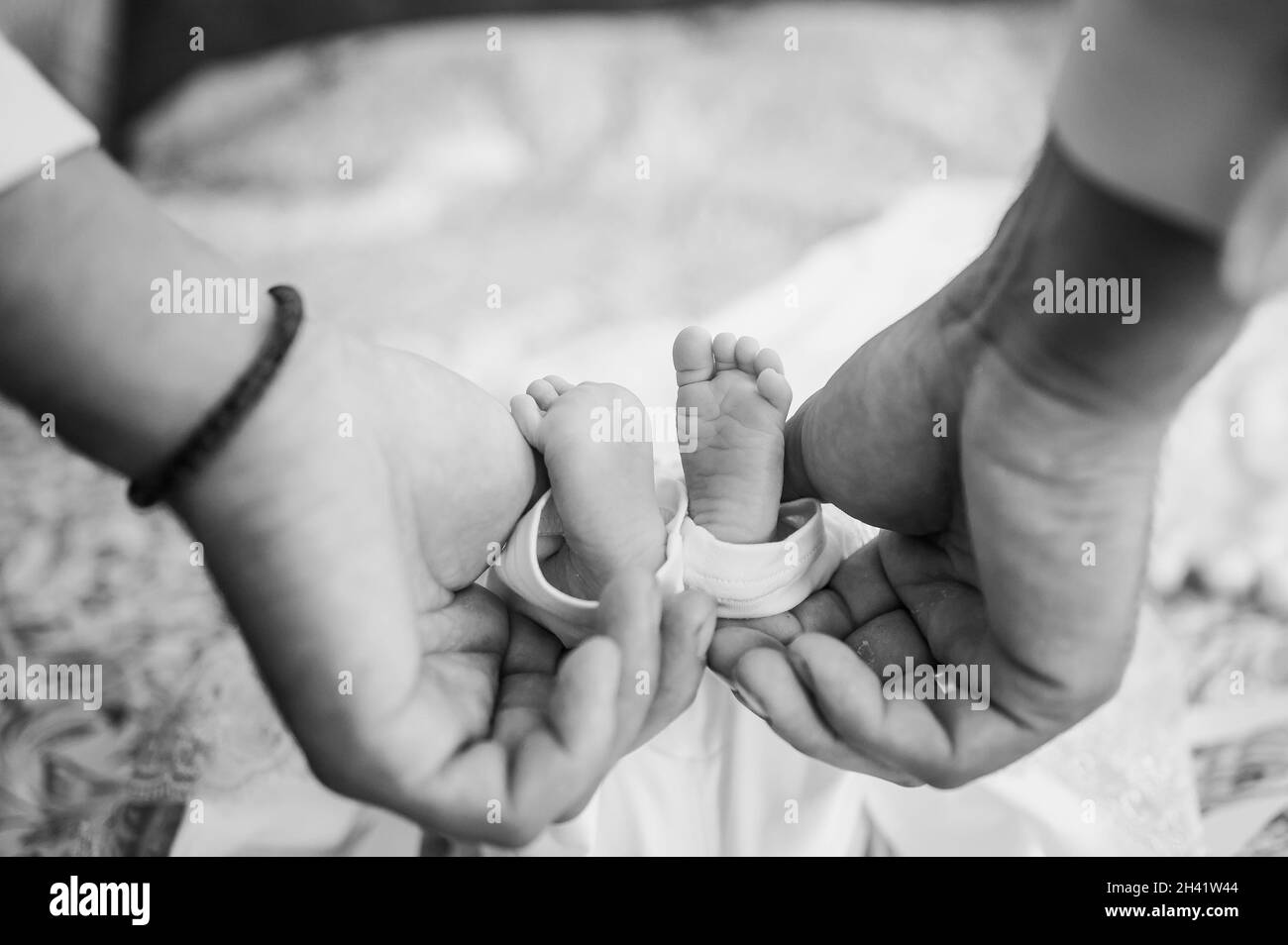Newborn baby feet on female hands hi-res stock photography and images ...