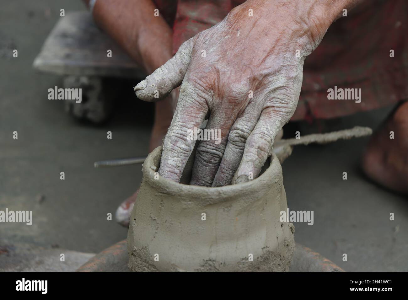 Majuli pottery Making . Majuli shalmora village Stock Photo - Alamy
