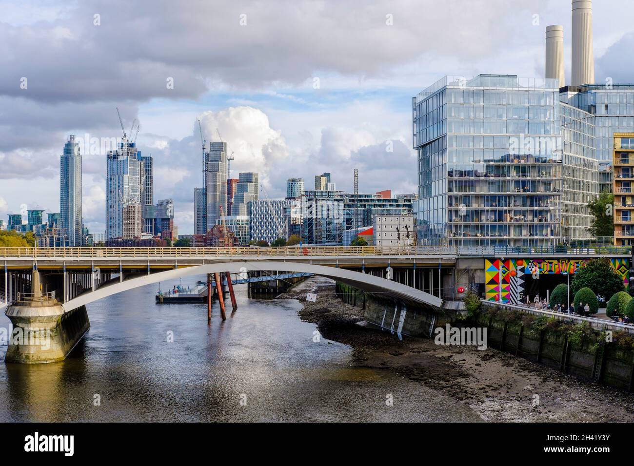 River Thames riverside development between Vauxhall and Battersea ...