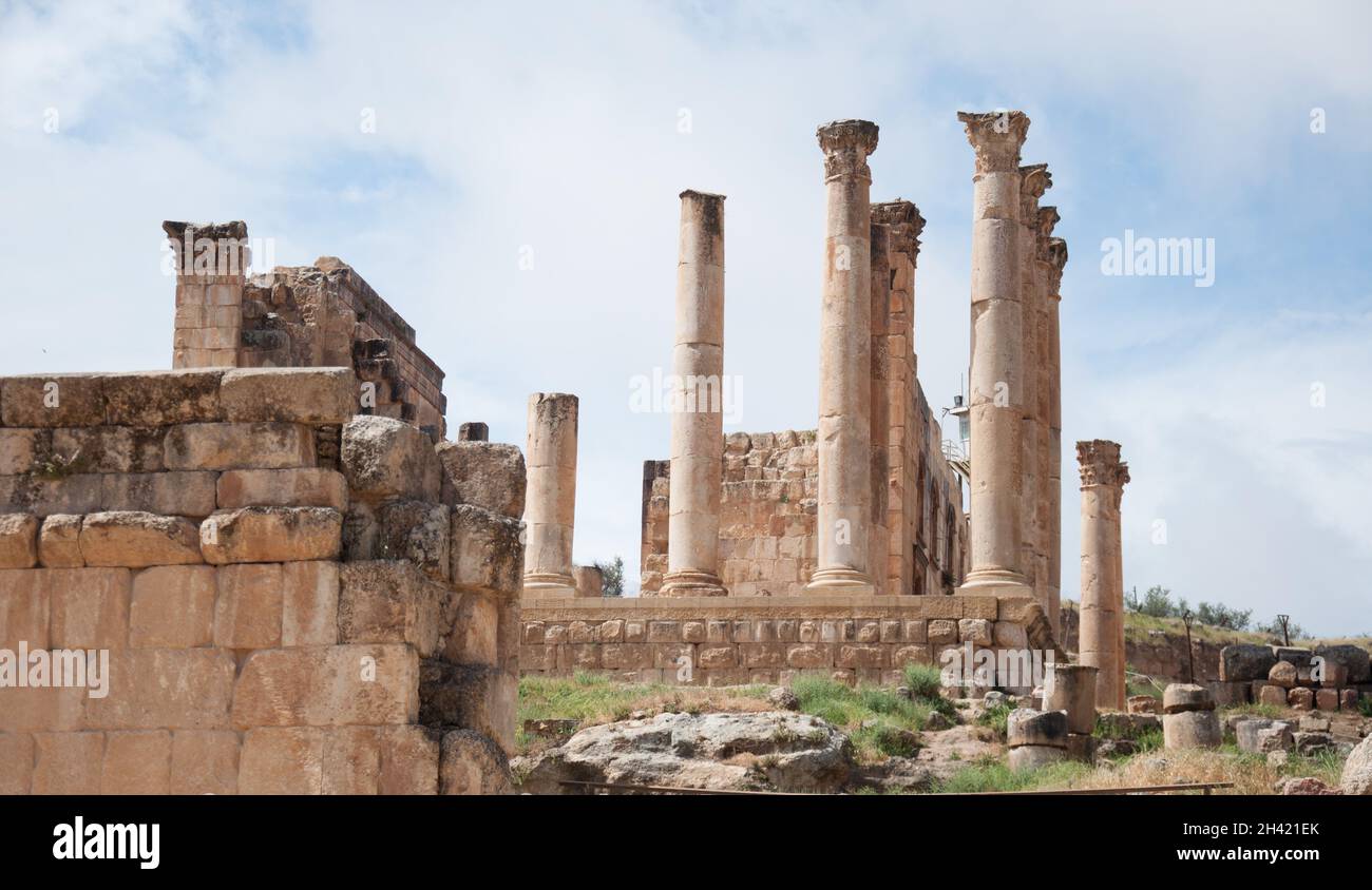 Roman Columns, The Temple of Zeus, Jerash, Jordan, Middle East Stock ...