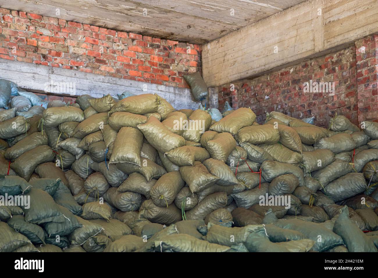 Product handling in chemical hi-res stock photography and images - Alamy