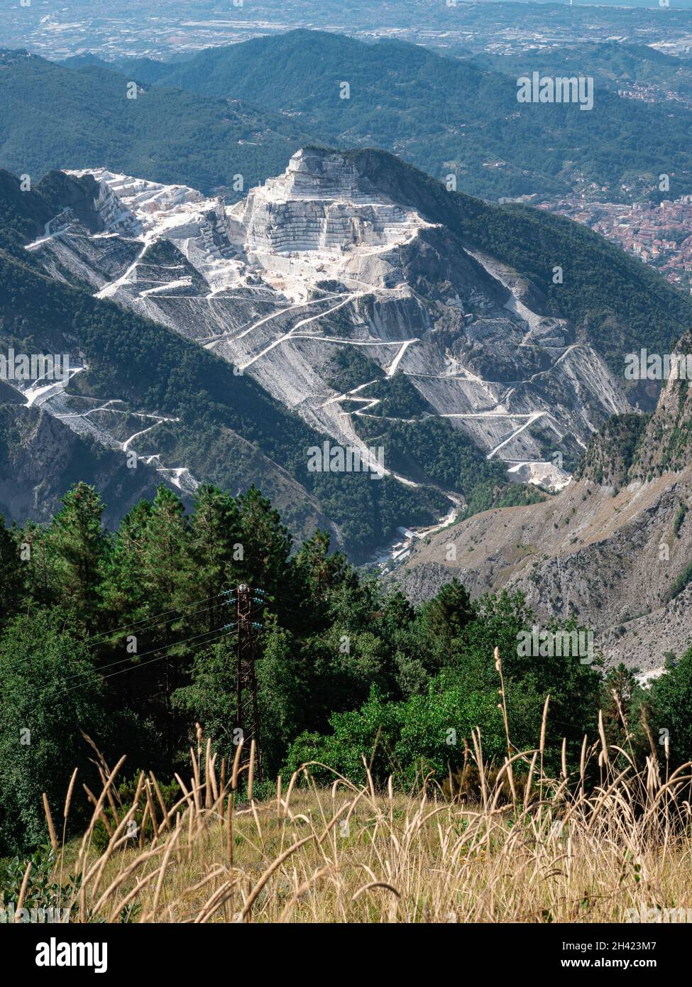 Hard rock quarries hi-res stock photography and images - Alamy
